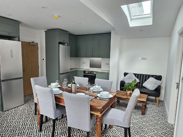 Room in a Shared House, Park Avenue, TW3