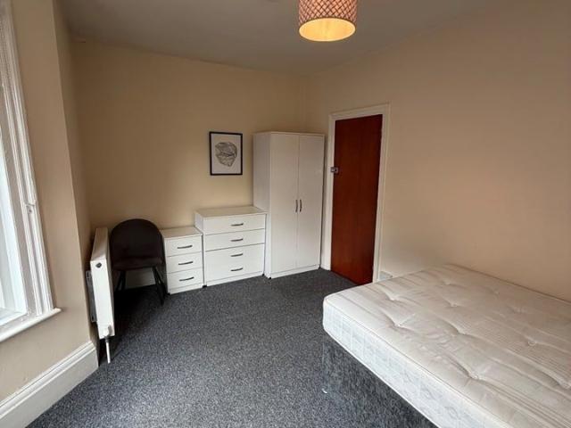 Room in a Shared House, Park St, LU1