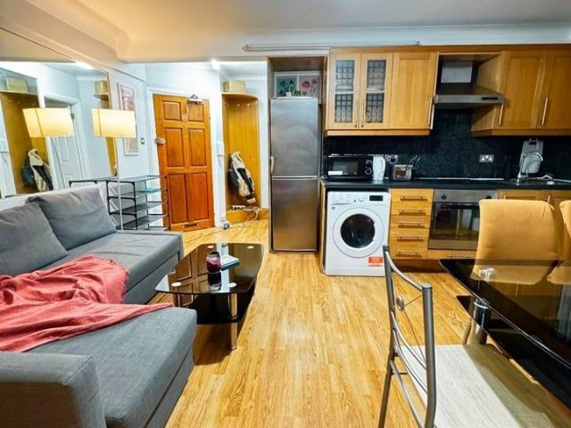 Room in a Shared House, Park West, W2