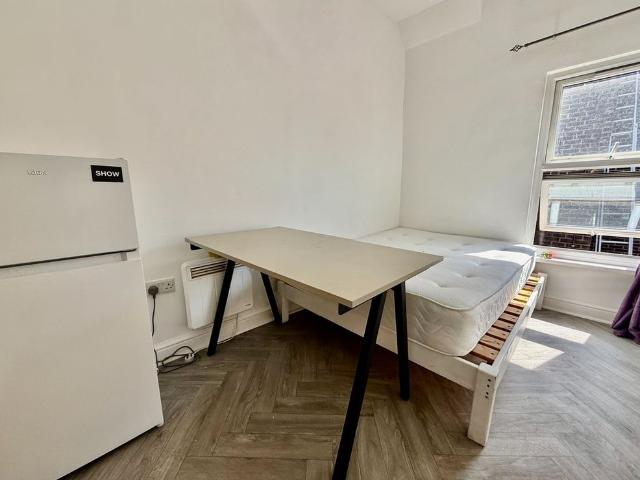Room in a Shared House, Peckham Road, SE5