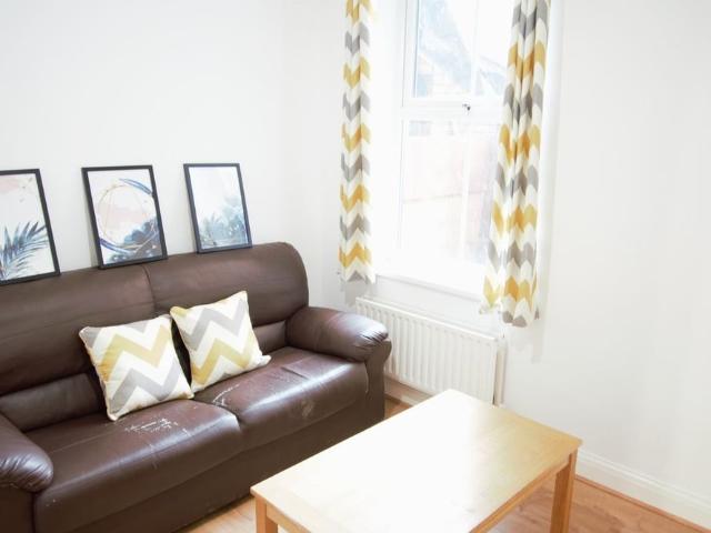 Room in a Shared House, Percy Road, W12