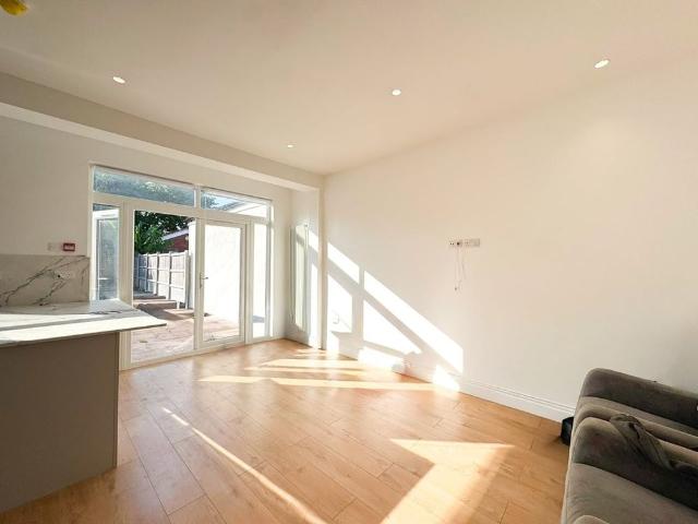 Room in a Shared House, Perth Road, N22