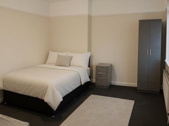 Room in a Shared House, Plymouth Grove, M13