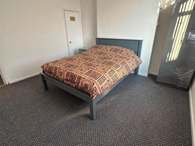 Room in a Shared House, Portland St, B6