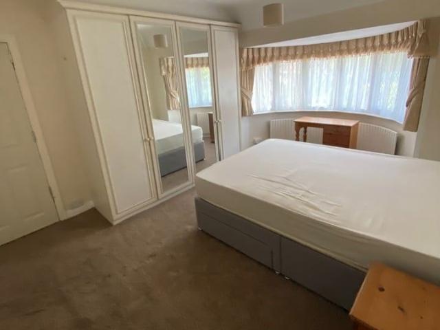 Room in a Shared House, Queens Rd, B26
