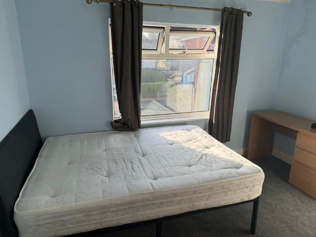 Room in a Shared House, Queens Road, NG9