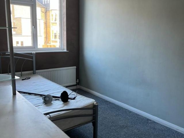 Room in a Shared House, Queens Road, E11