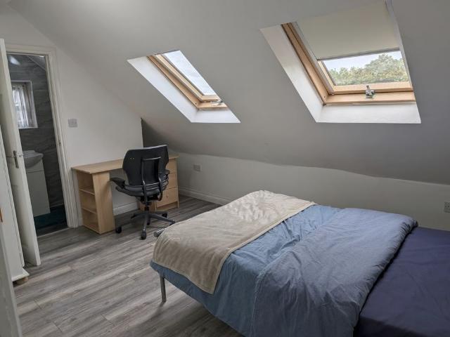 Room in a Shared House, Quinton Road, B17