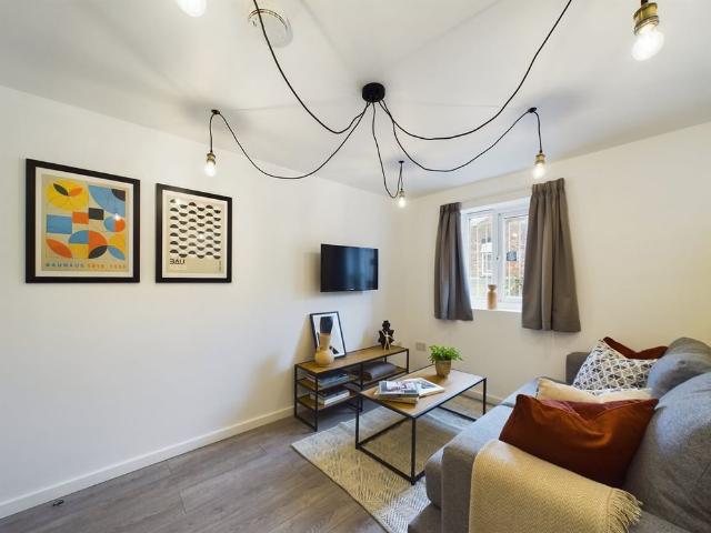 Room in a Shared House, Ruskin Avenue, M14