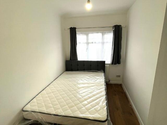 Room in a Shared House, Radcliffe Road, HA3