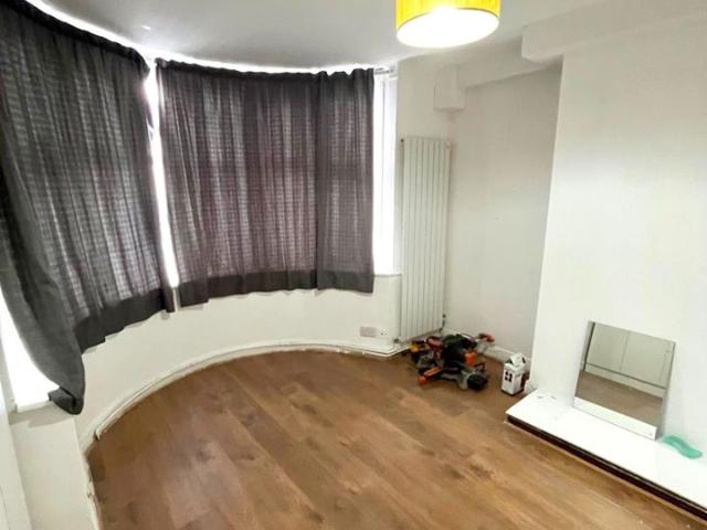 Room in a Shared House, Radcliffe Road, HA3