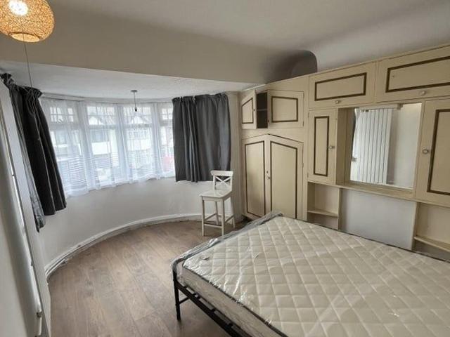 Room in a Shared House, Radcliffe Road, HA3