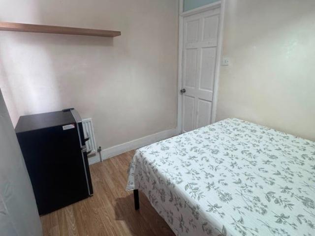 Room in a Shared House, Ranelagh Road, N17