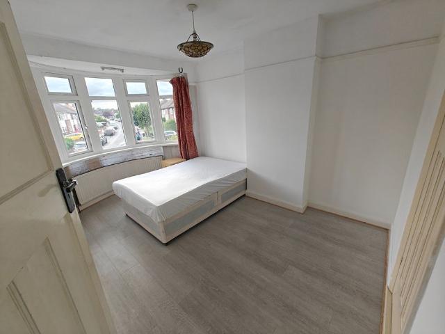 Room in a Shared House, Redfern Avenue, TW4