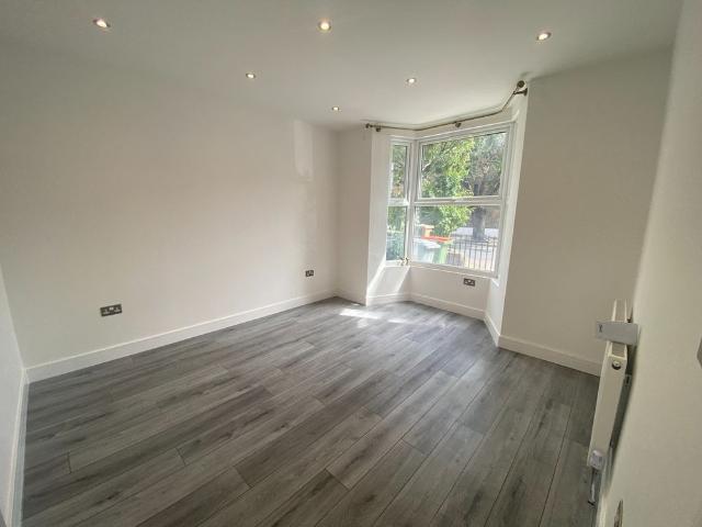 Room in a Shared House, Redriffe Road, E13