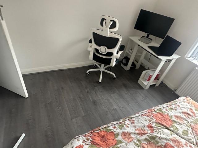 Room in a Shared House, Reservoir Road, B29