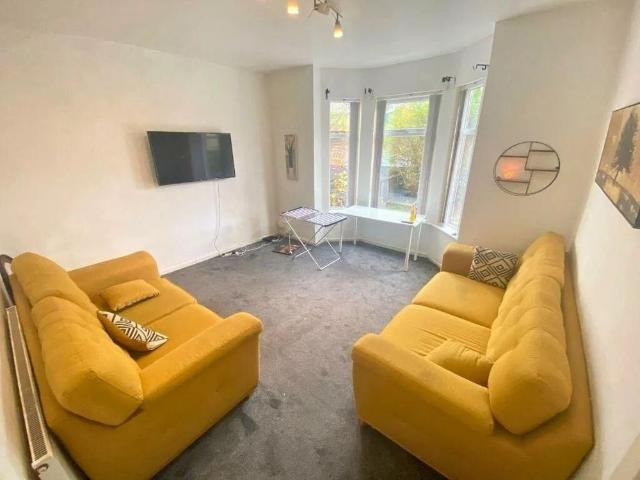 Room in a Shared House, Richmond Grove, M13