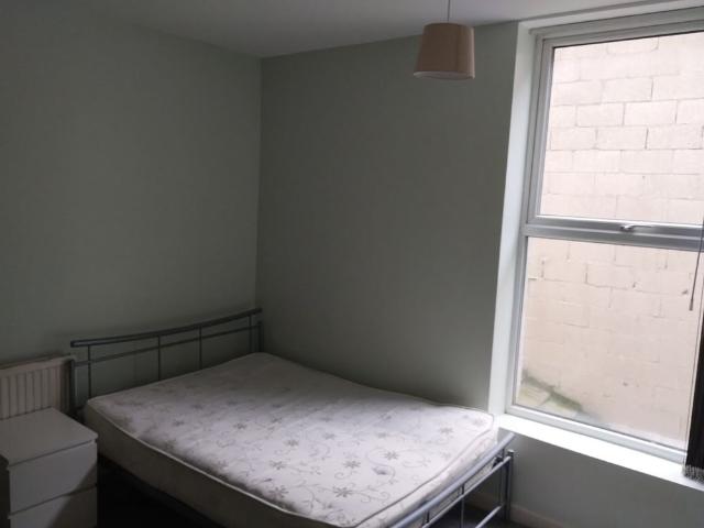 Room in a Shared House, Richmond Row, L3
