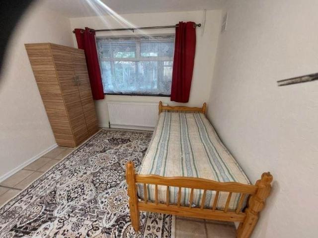 Room in a Shared House, Rokeby St, E15