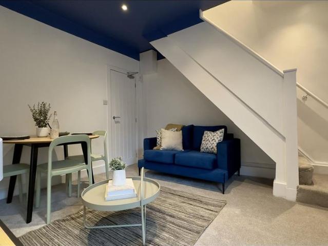Room in a Shared House, Romney Street, M6