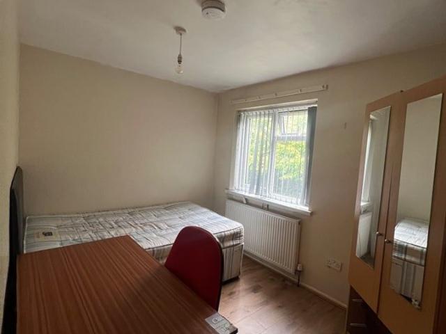 Room in a Shared House, Roman Way, B15