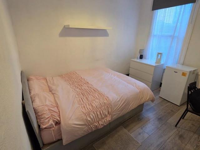 Room in a Shared House, Roseberry Gardens, N4
