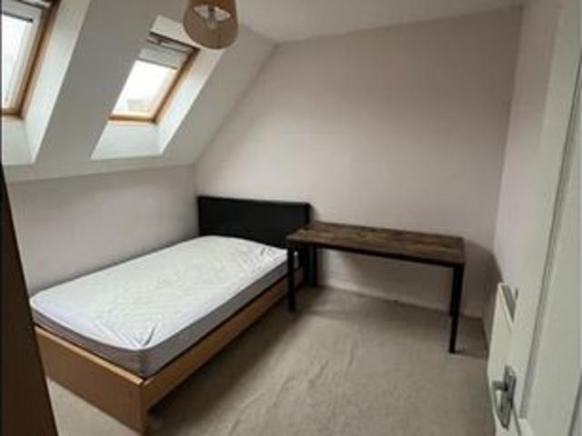 Room in a Shared House, Rosehip Road, CB4