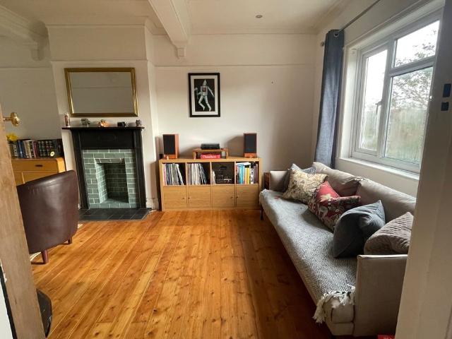 Room in a Shared House, Ross Road, SE25