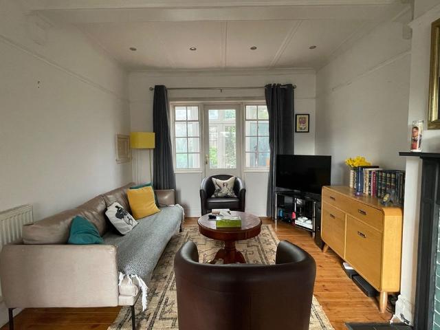 Room in a Shared House, Ross Road, SE25
