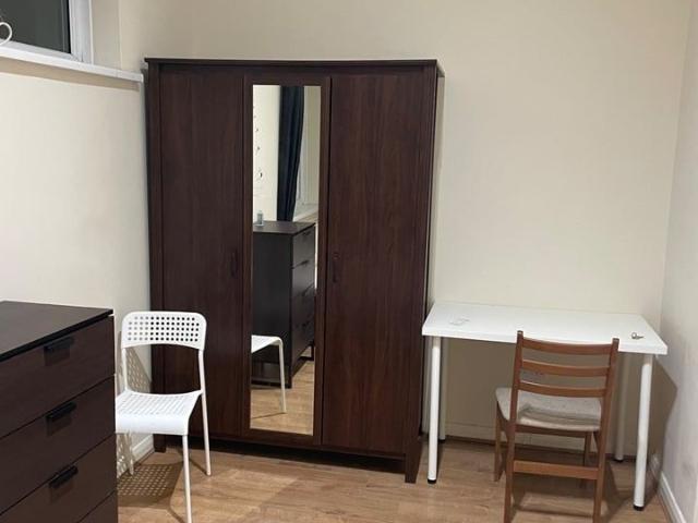 Room in a Shared House, Rowen Court, TW3