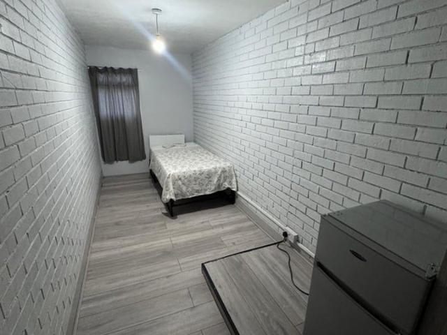 Room in a Shared House, Rothbury Walk, N17