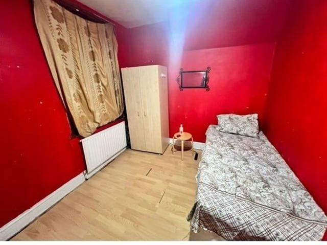 Room in a Shared House, St. James's Street, E17