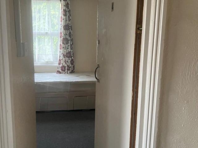 Room in a Shared House, St. Stephens Road, TW3