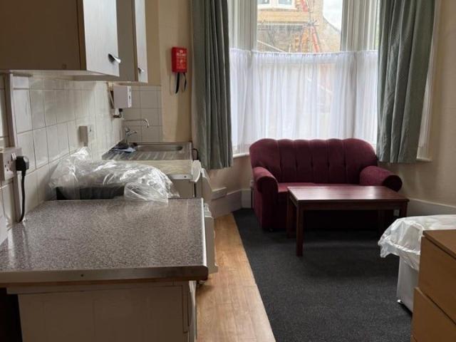 Room in a Shared House, St. Stephens Road, TW3