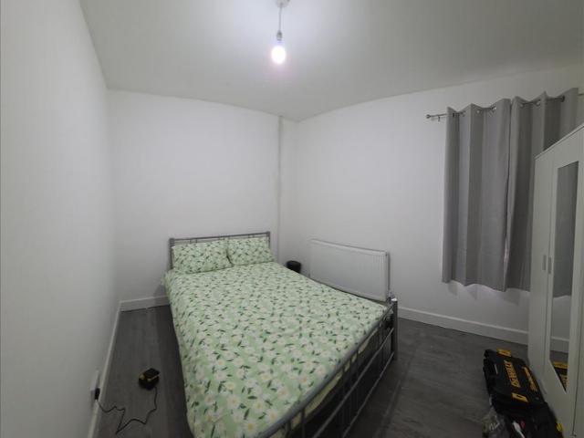Room in a Shared House, Staniforth Road, S9