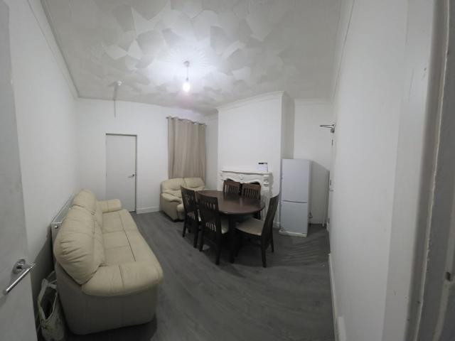 Room in a Shared House, Staniforth Road, S9
