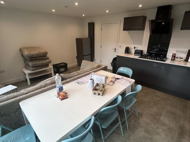 Room in a Shared House, Station Road, BS34