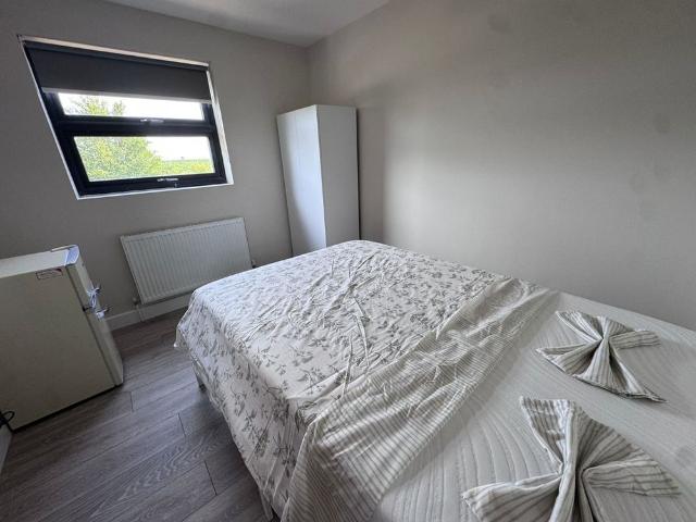 Room in a Shared House, Stonebridge Lock Cottages, N17