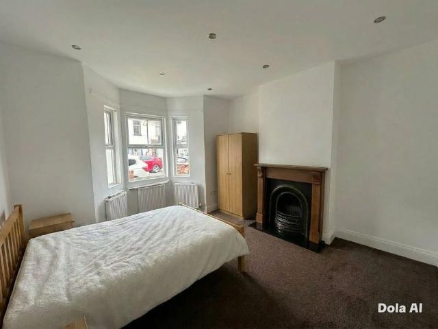 Room in a Shared House, Stroud Road, SE25