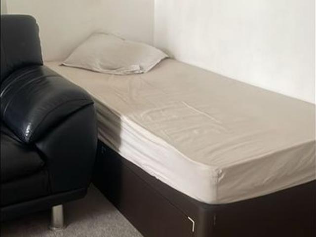 Room in a Shared House, Strone Road, E12