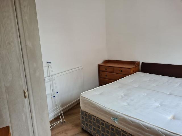 Room in a Shared House, Strawberry Road, M6