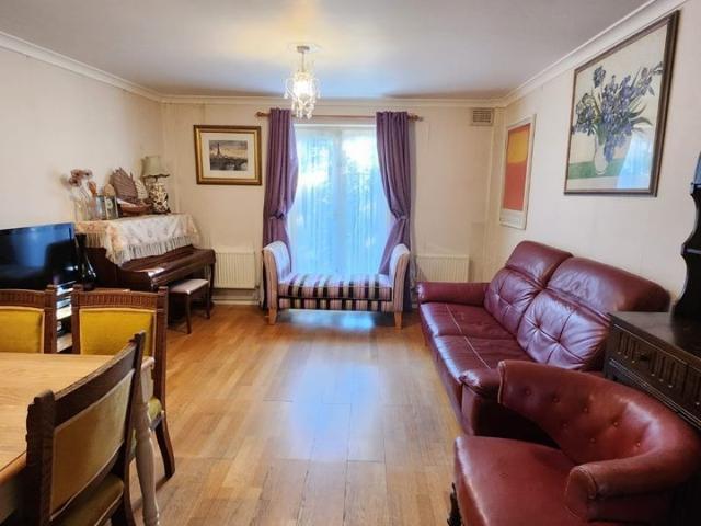 Room in a Shared House, Strawberry Terrace, N10