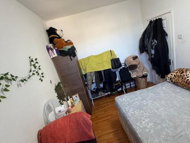 Room in a Shared House, Stwinefride Avenue, E12