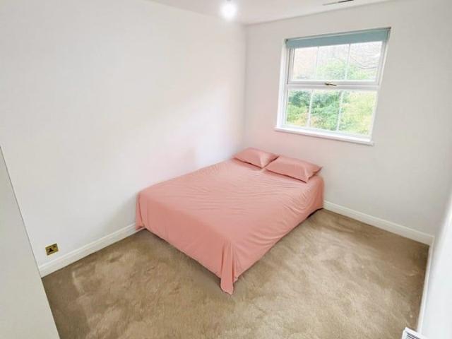 Room in a Shared House, Stunning Double Room In Wimbledon, SW19