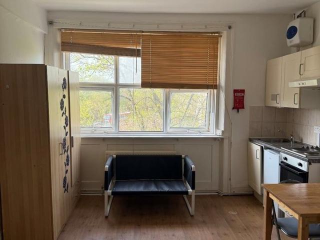 Room in a Shared House, Stuart Crescent, N22