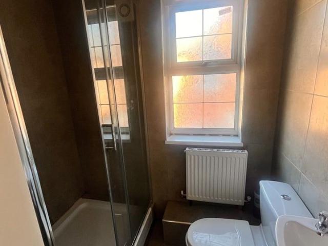 Room in a Shared House, Summer Road, B23
