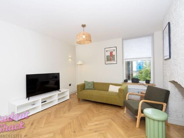 Room in a Shared House, Swinton Grove, M13