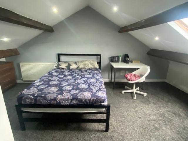 Room in a Shared House, Sackville Street, LS7