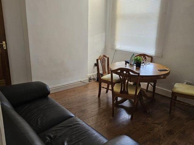 Room in a Shared House, Saint Saviours Road, B8