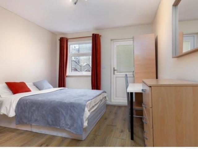Room in a Shared House, Saltwell St, E14